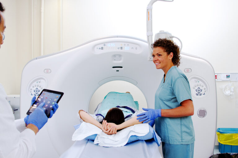How much does an MRI cost in Australia? [2025]